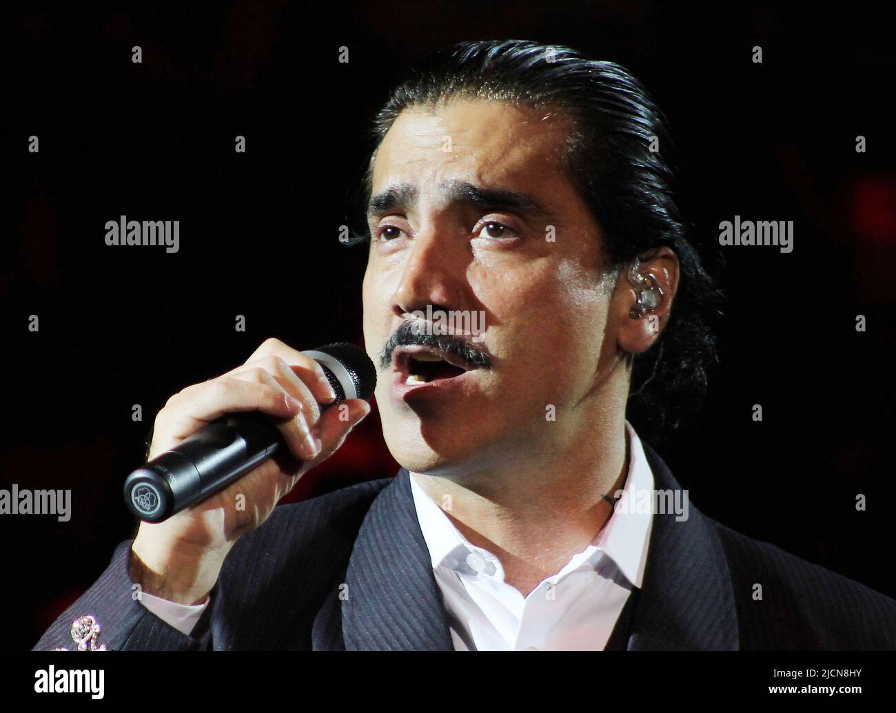 Leon, Guanajuato., 04/02/2014, El cantante Alejandro Fernandez durante ...