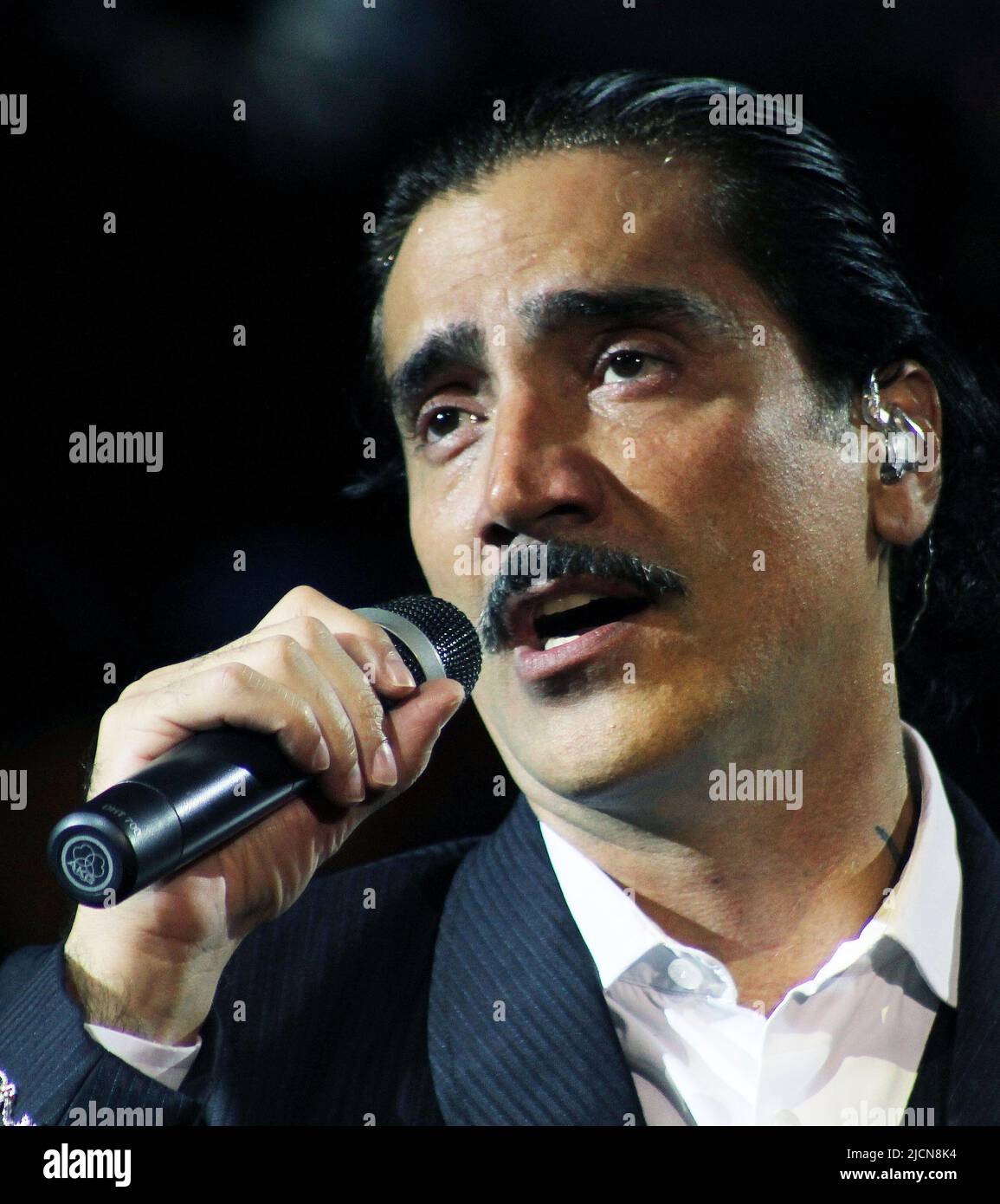 Leon, Guanajuato., 04/02/2014, El cantante Alejandro Fernandez durante ...