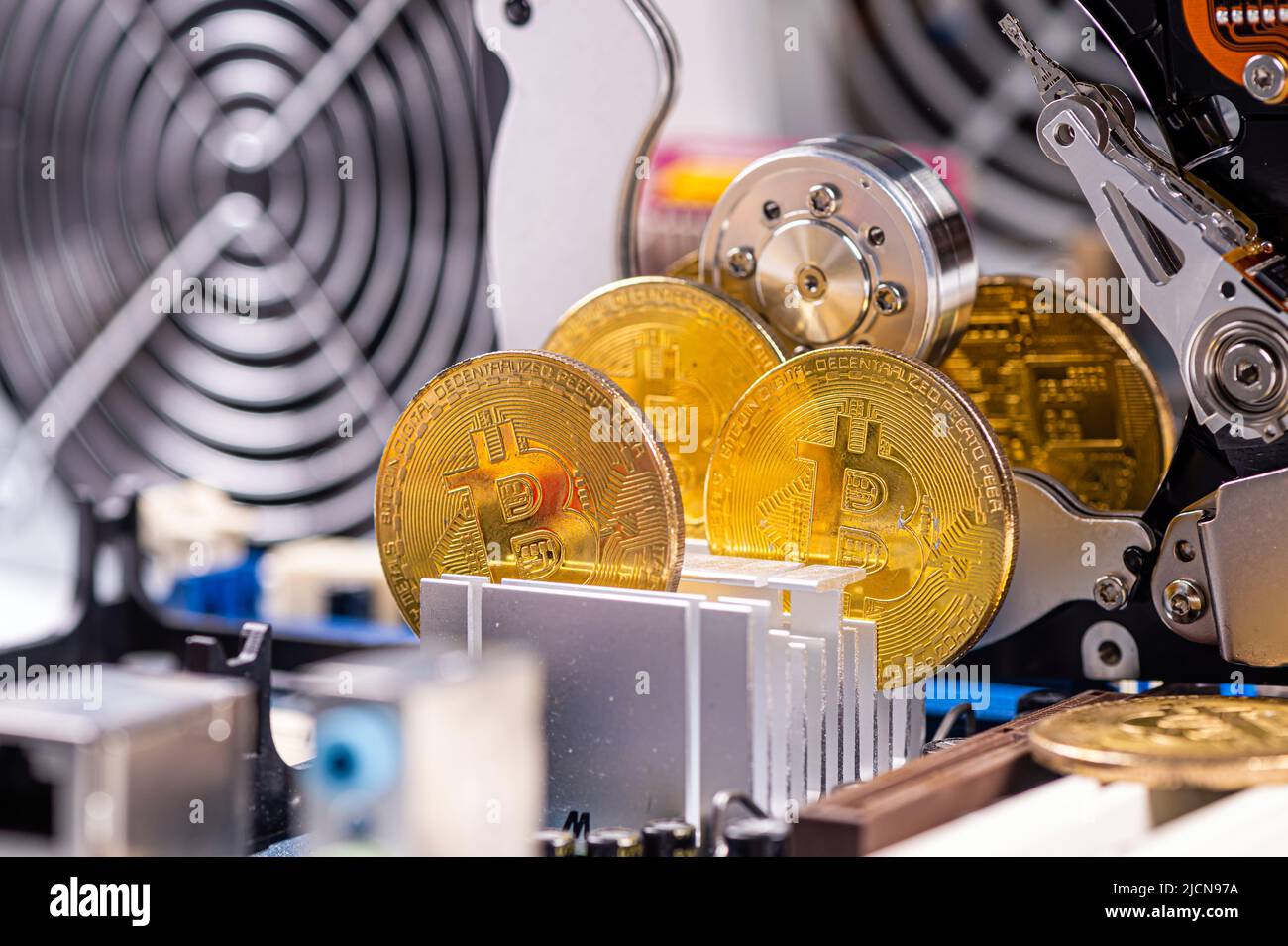 Semiconductor chip transistor detail gold hi-res stock photography and ...