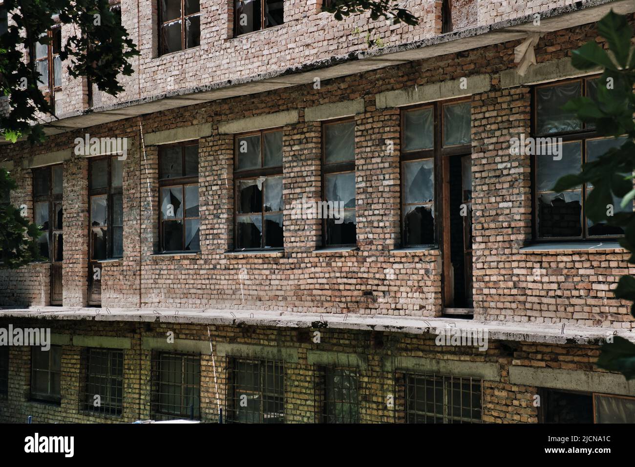 The wall of an old abandoned brick building with broken windows Stock Photo - Alamy