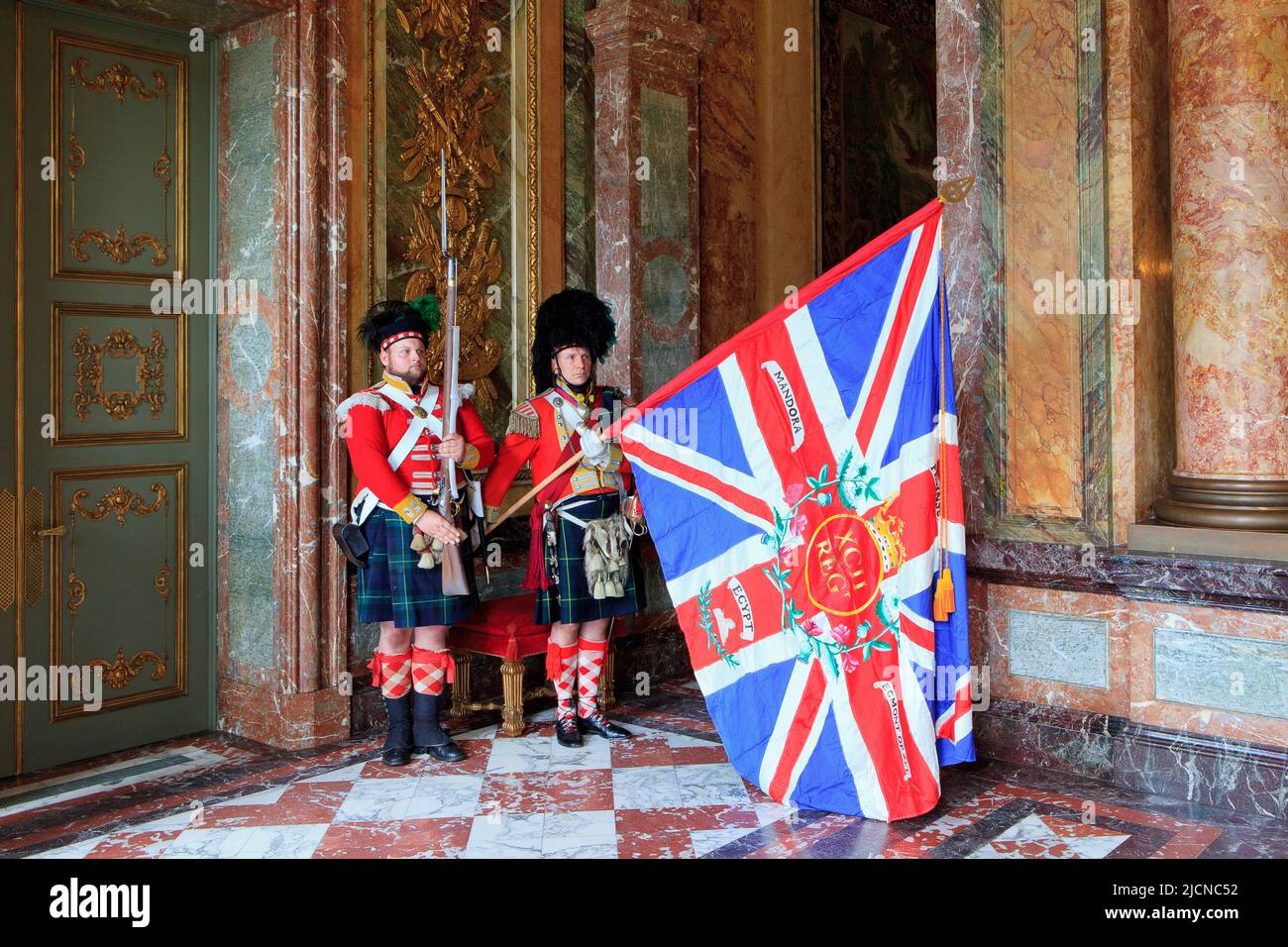 Soldiers of the 92nd (Gordon Highlanders) Regiment of Foot at the ...