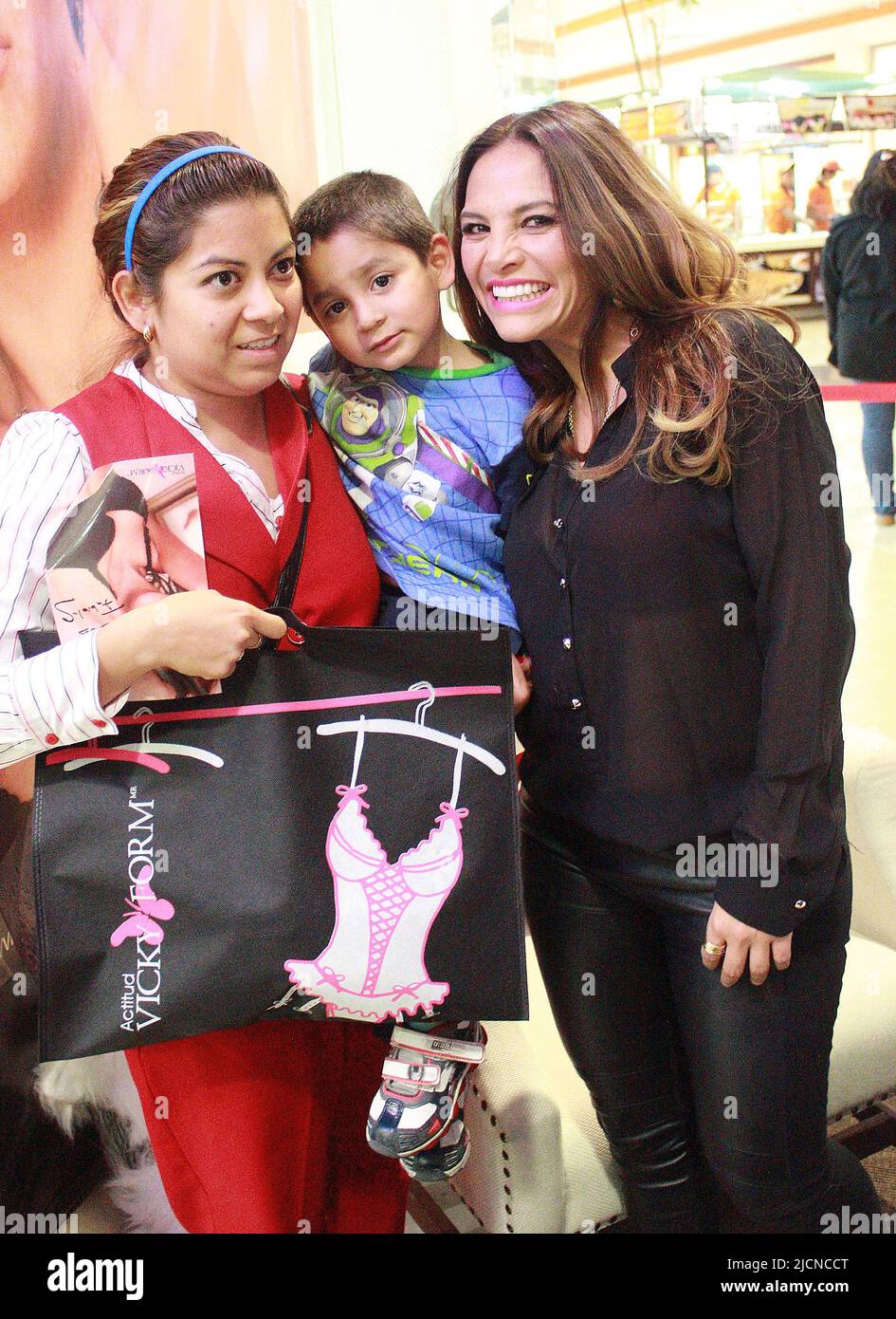 Mexico D.F., 14/02/2014, La actriz Fabiola Campomanes durante una firma ...
