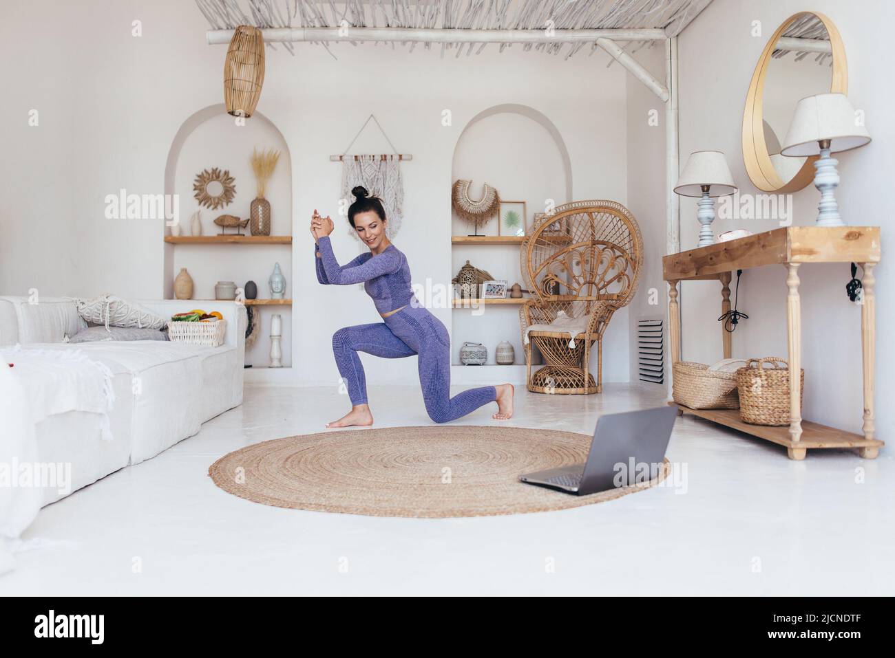 Online exercise hi-res stock photography and images - Alamy