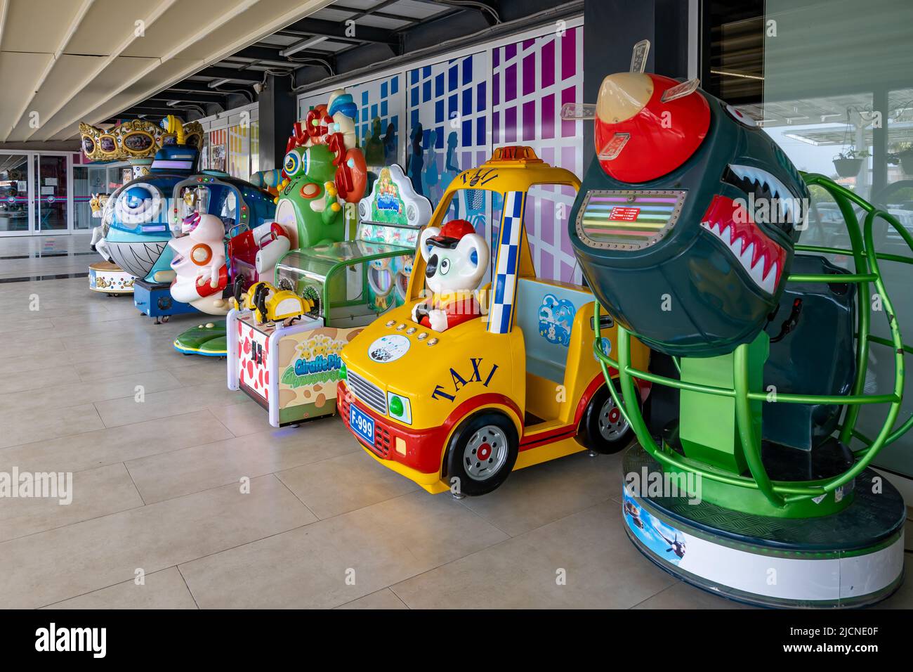 Rides for kids hi-res stock photography and images - Alamy