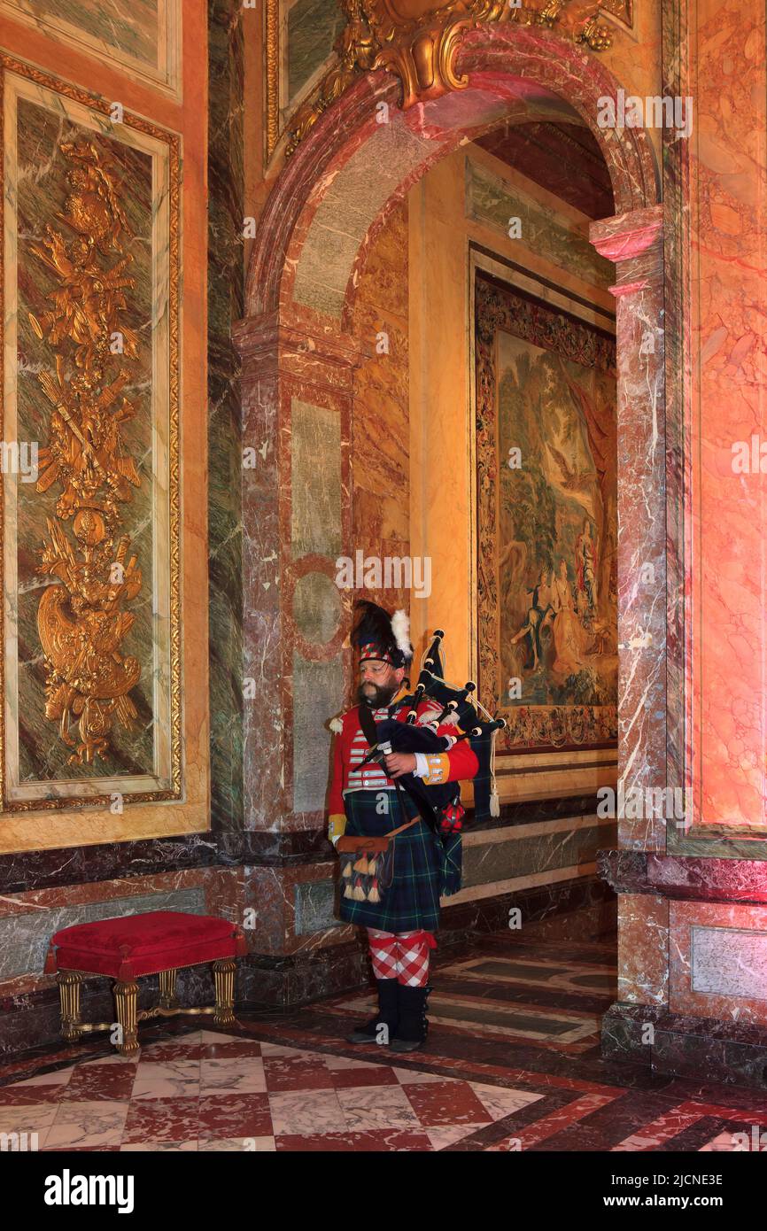 A piper of the 92nd (Gordon Highlanders) Regiment of Foot at the ...