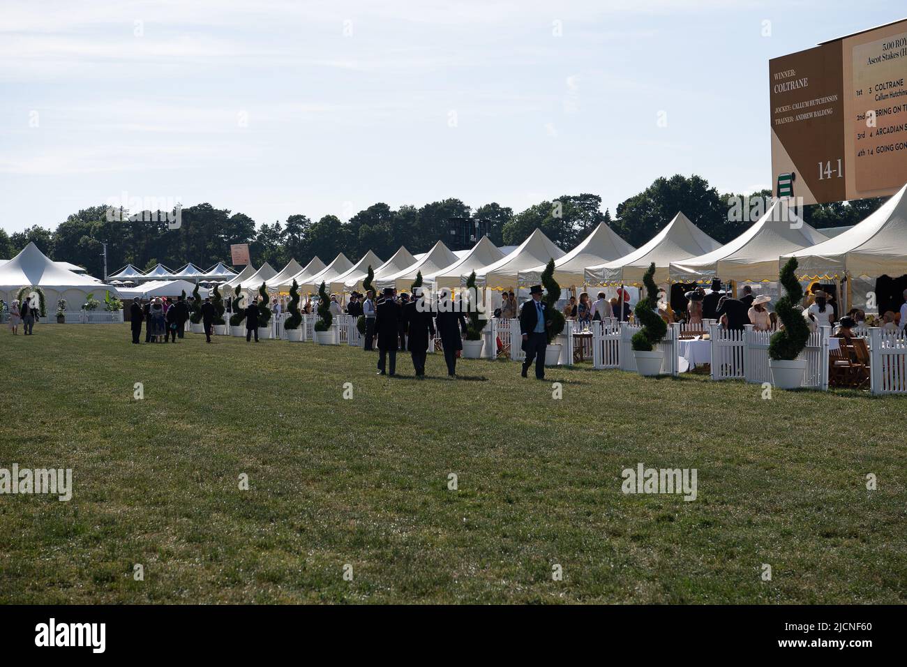 Racegoers in the hospitality area hi-res stock photography and images ...