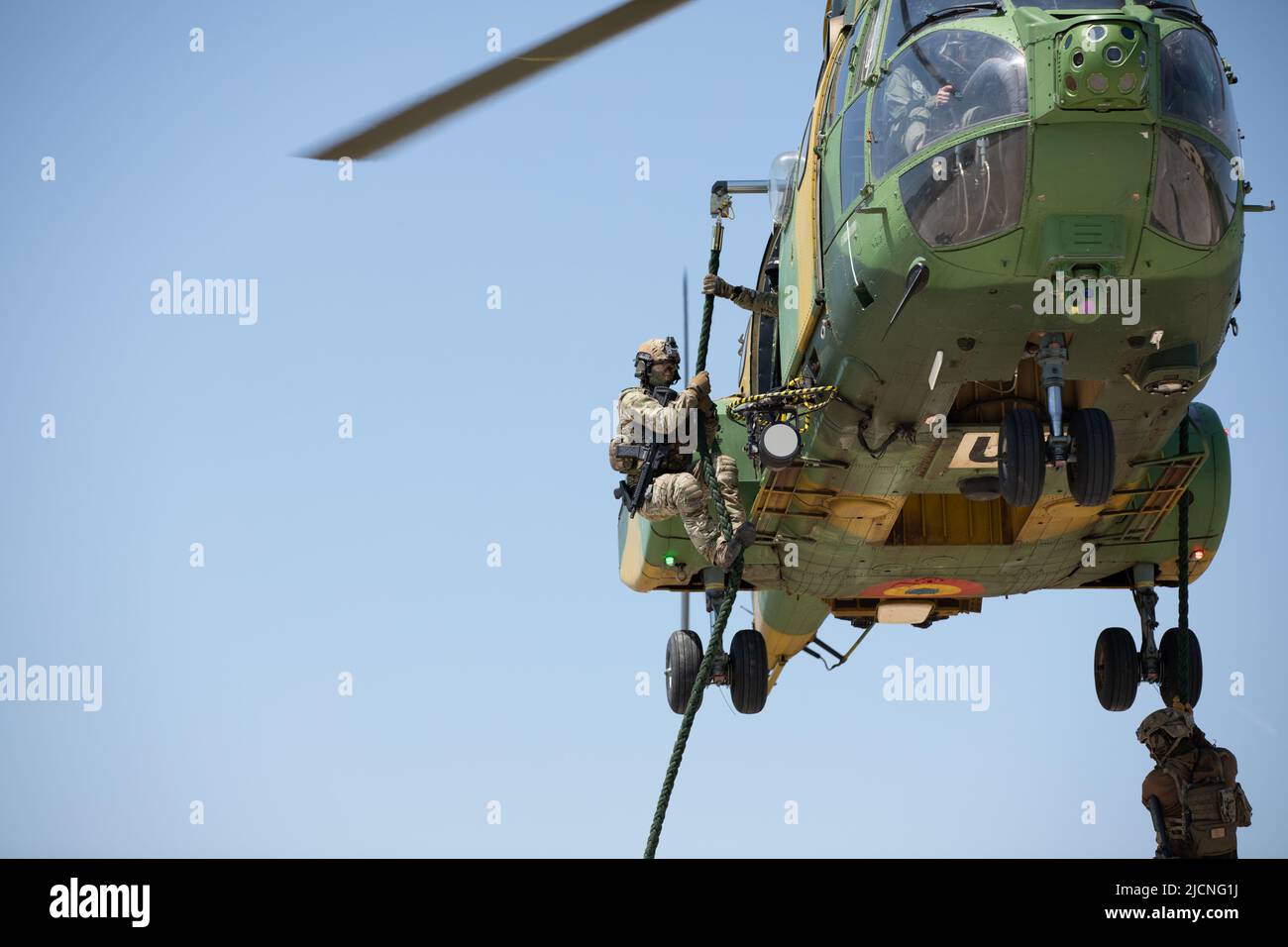 Members of U.S. Naval Special Warfare and Romanian Naval Special ...