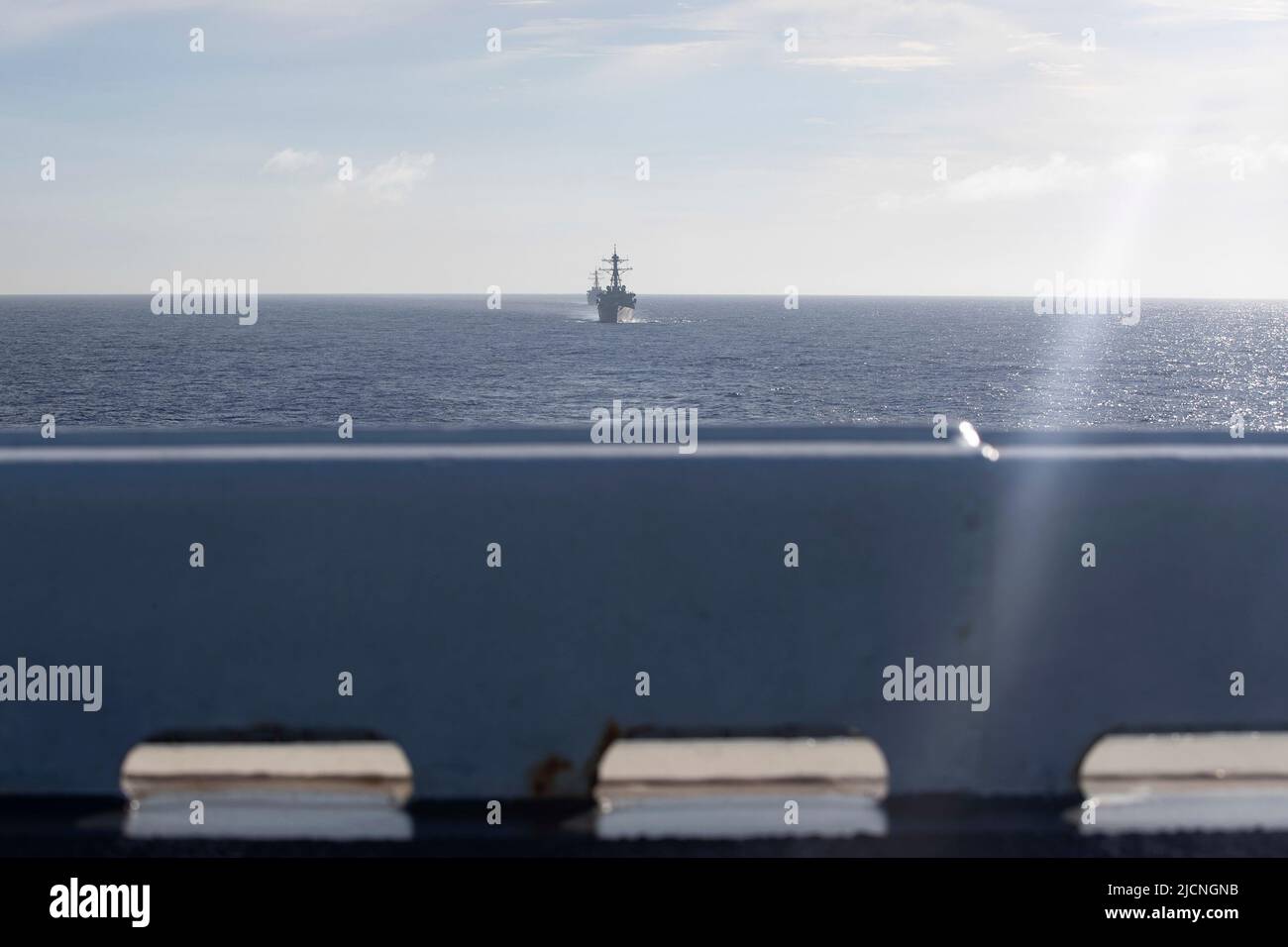 220612-N-XN177-1188 (PHILIPPINE SEA) – Arleigh Burke-class guided ...