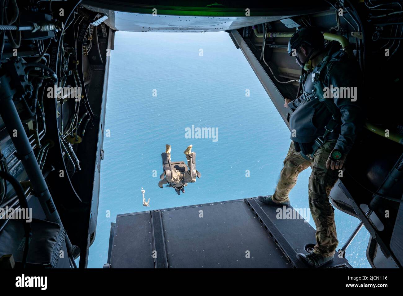 Freefall experiment hi-res stock photography and images - Alamy