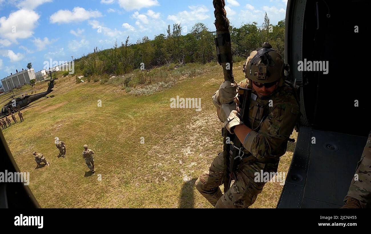 A Green Beret with 2nd Battalion, 10th Special Forces Group (Airborne ...