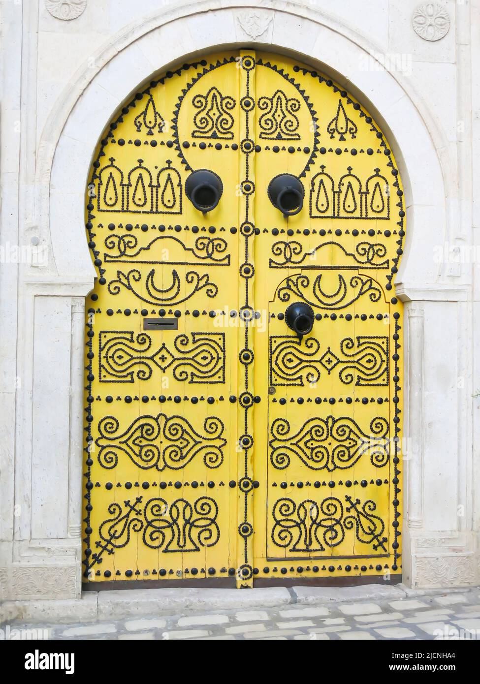 Black painted front door hi-res stock photography and images - Alamy