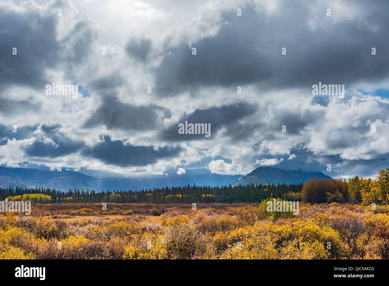 Amazing scenic fall views in northern Canada during September, autumn ...