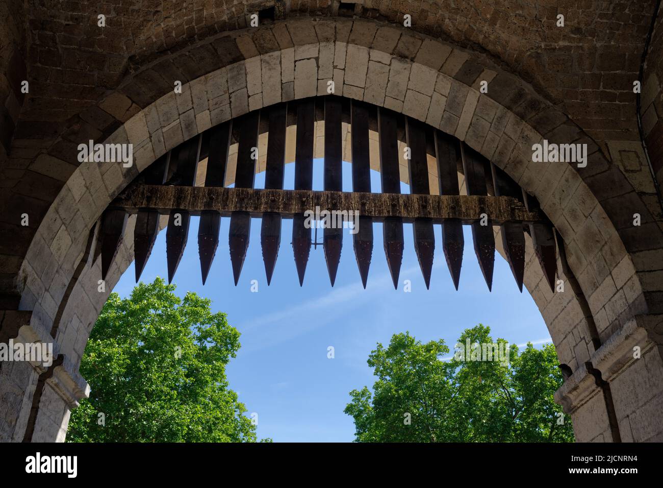 Old portcullis hi-res stock photography and images - Alamy
