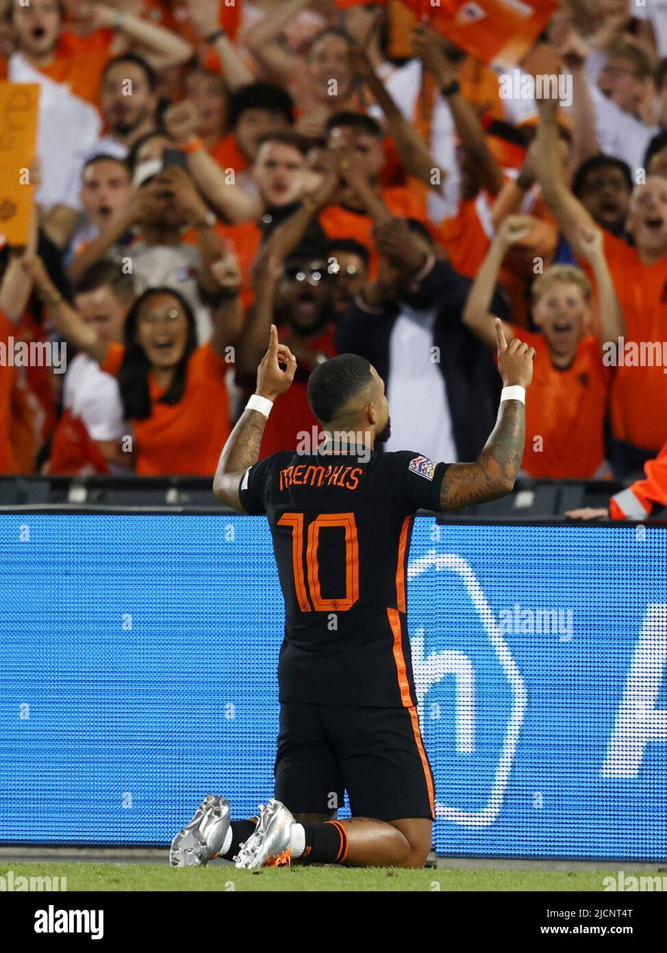 ROTTERDAM - Memphis Depay of Holland celebrate the 3-2 draw during the ...