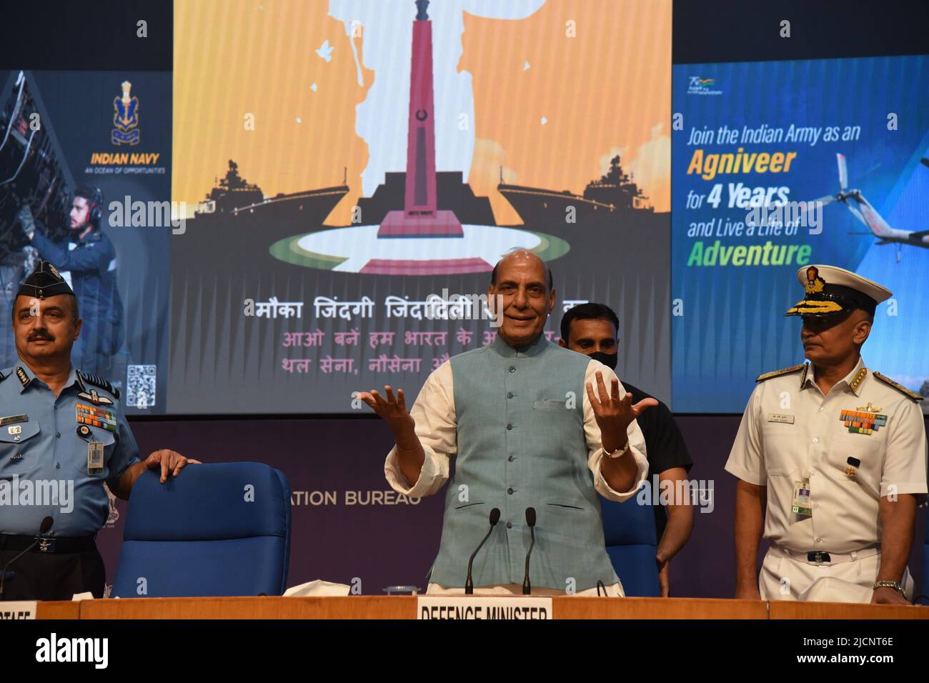 Minister for defence procurement hi-res stock photography and images ...