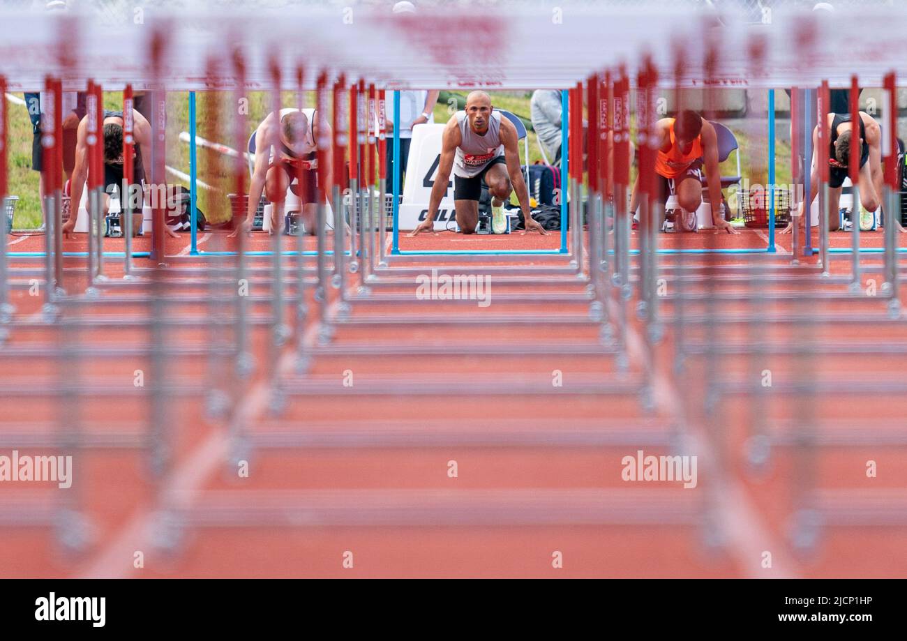 Damian Warner lines up in the starting blocks at the for the start of ...