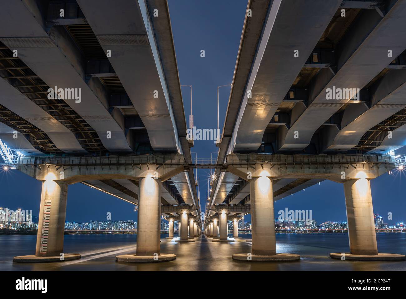 Mapo Bridge over the Han River in Seoul South Korea on 15 April 2022 ...