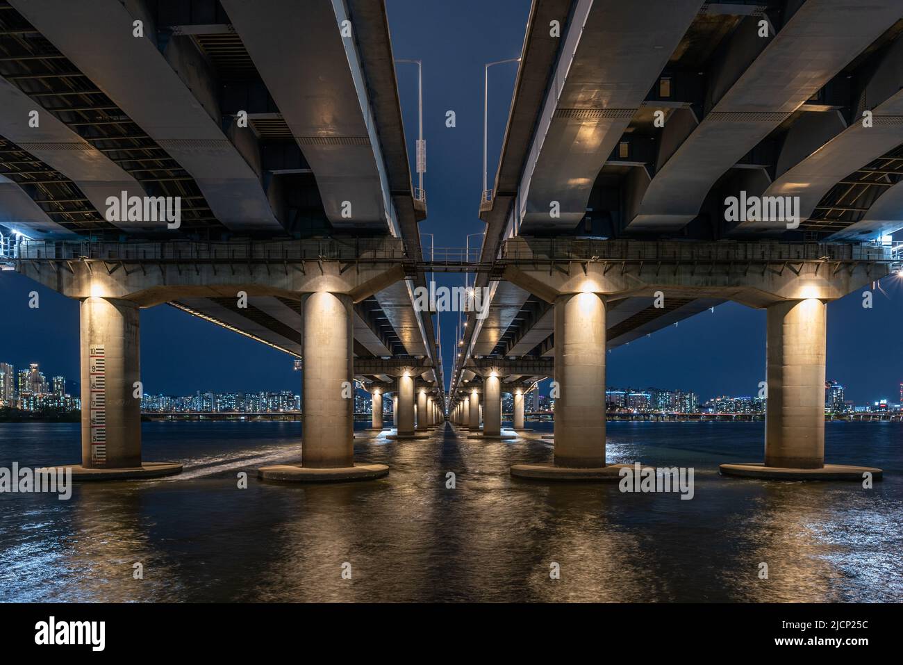 Mapo Bridge over the Han River in Seoul South Korea on 15 April 2022 ...