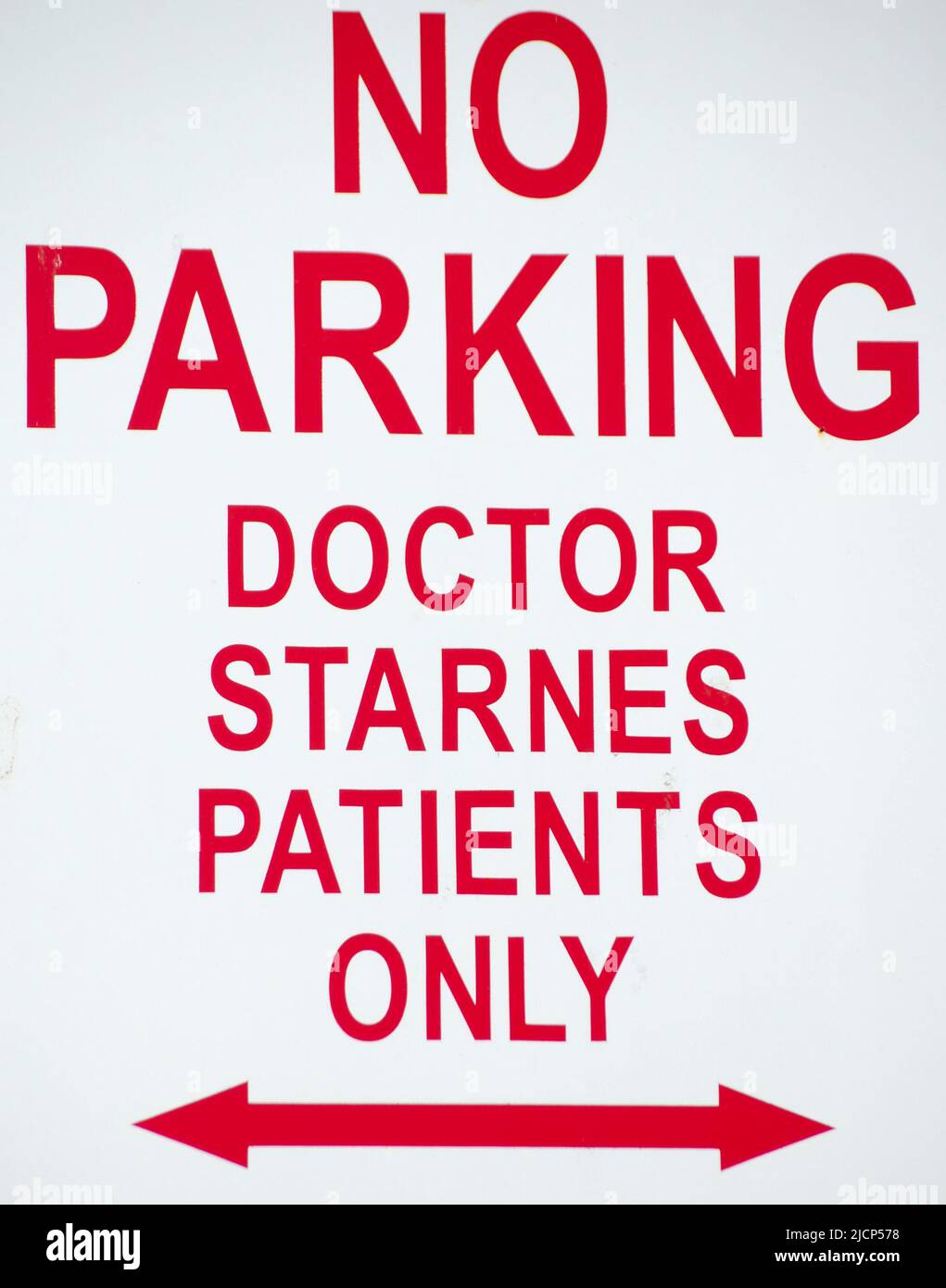 Doctors office no parking sign hi-res stock photography and images - Alamy