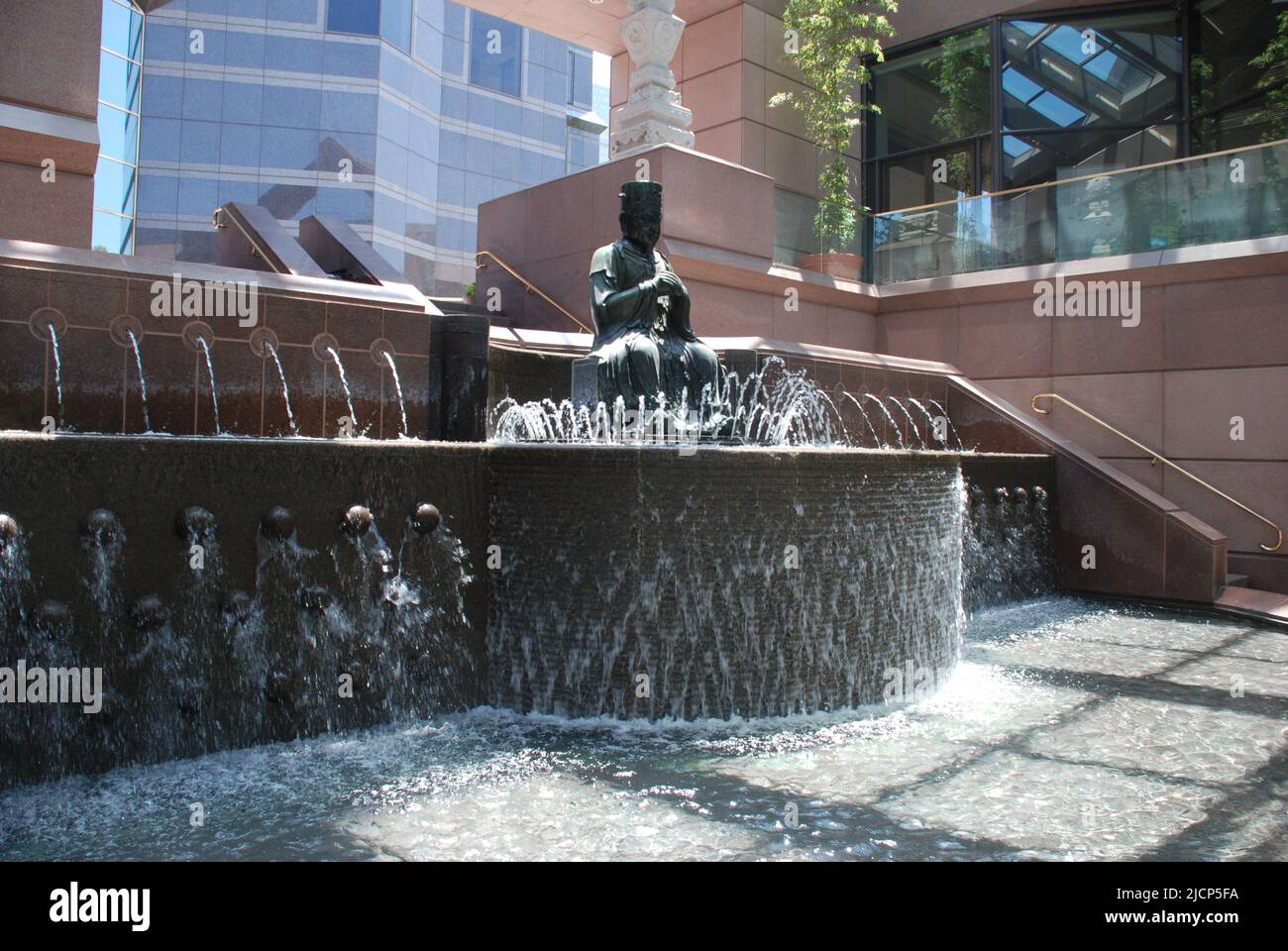 Statue outside the entrance to the Crow Museum of Asian Art in Dallas ...