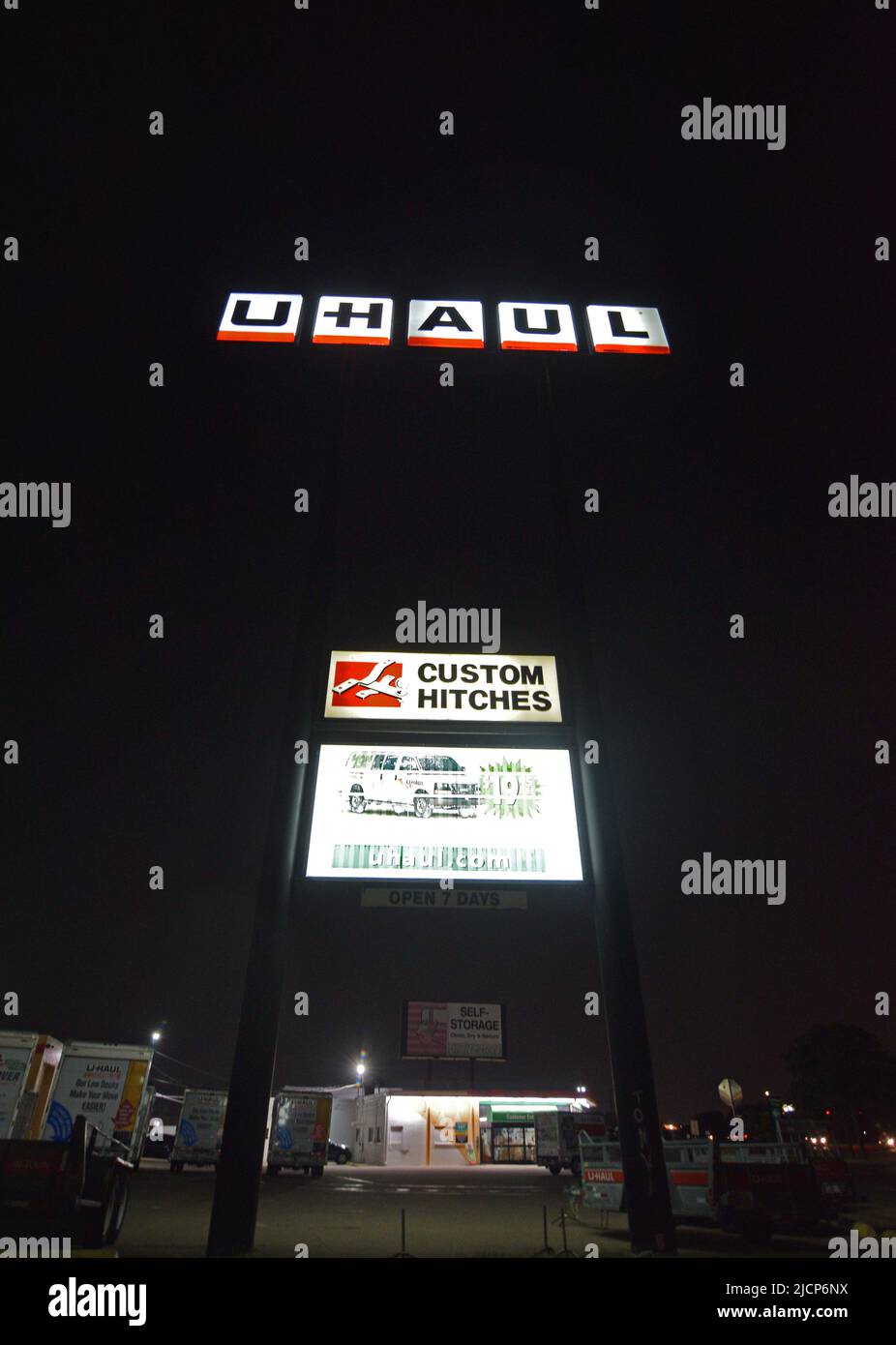 Rental truck store hi-res stock photography and images - Alamy