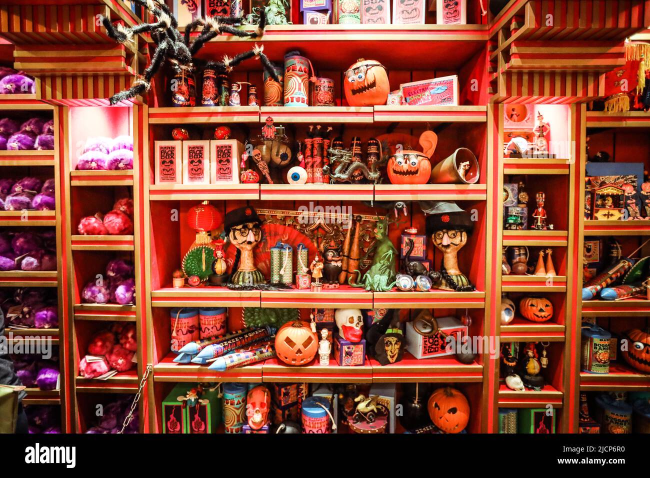 Soft Toy Gift Shop in the Universal Studios Park Stock Photo - Alamy