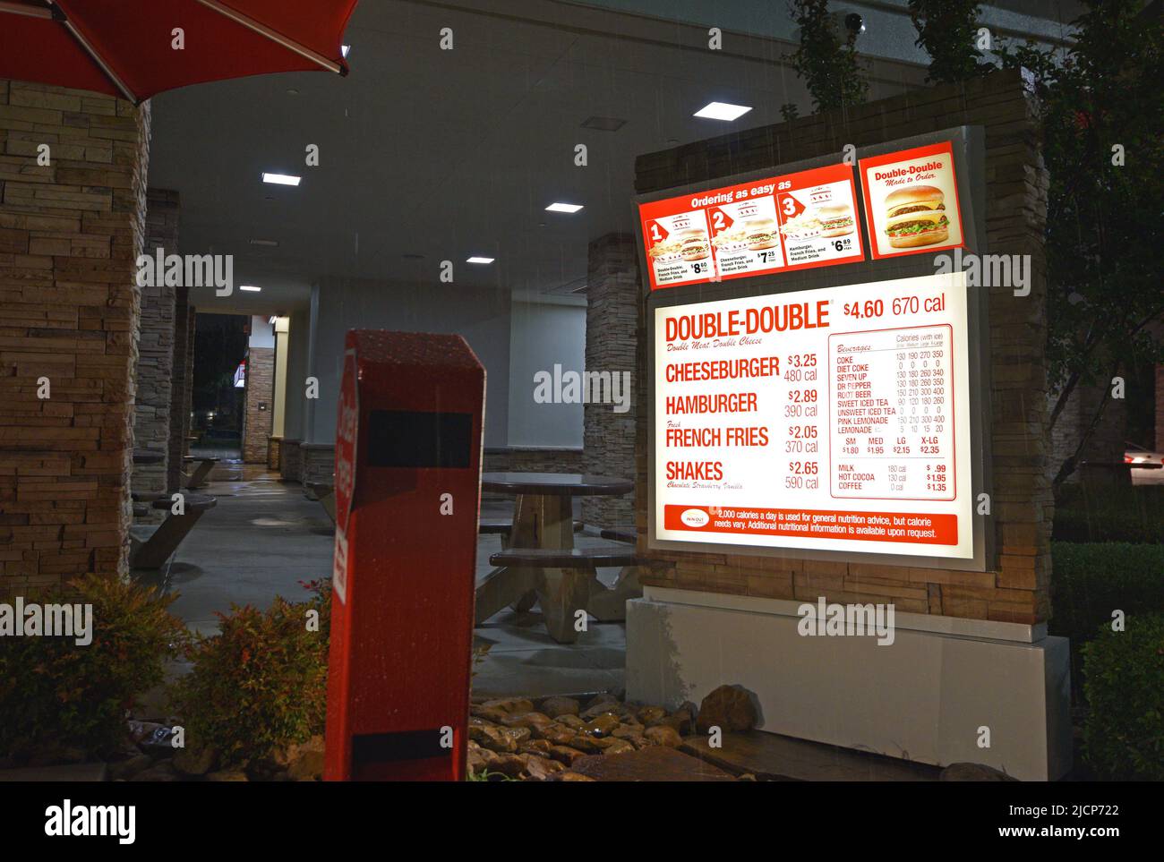 Hamburger in n out drive thru hi-res stock photography and images - Alamy
