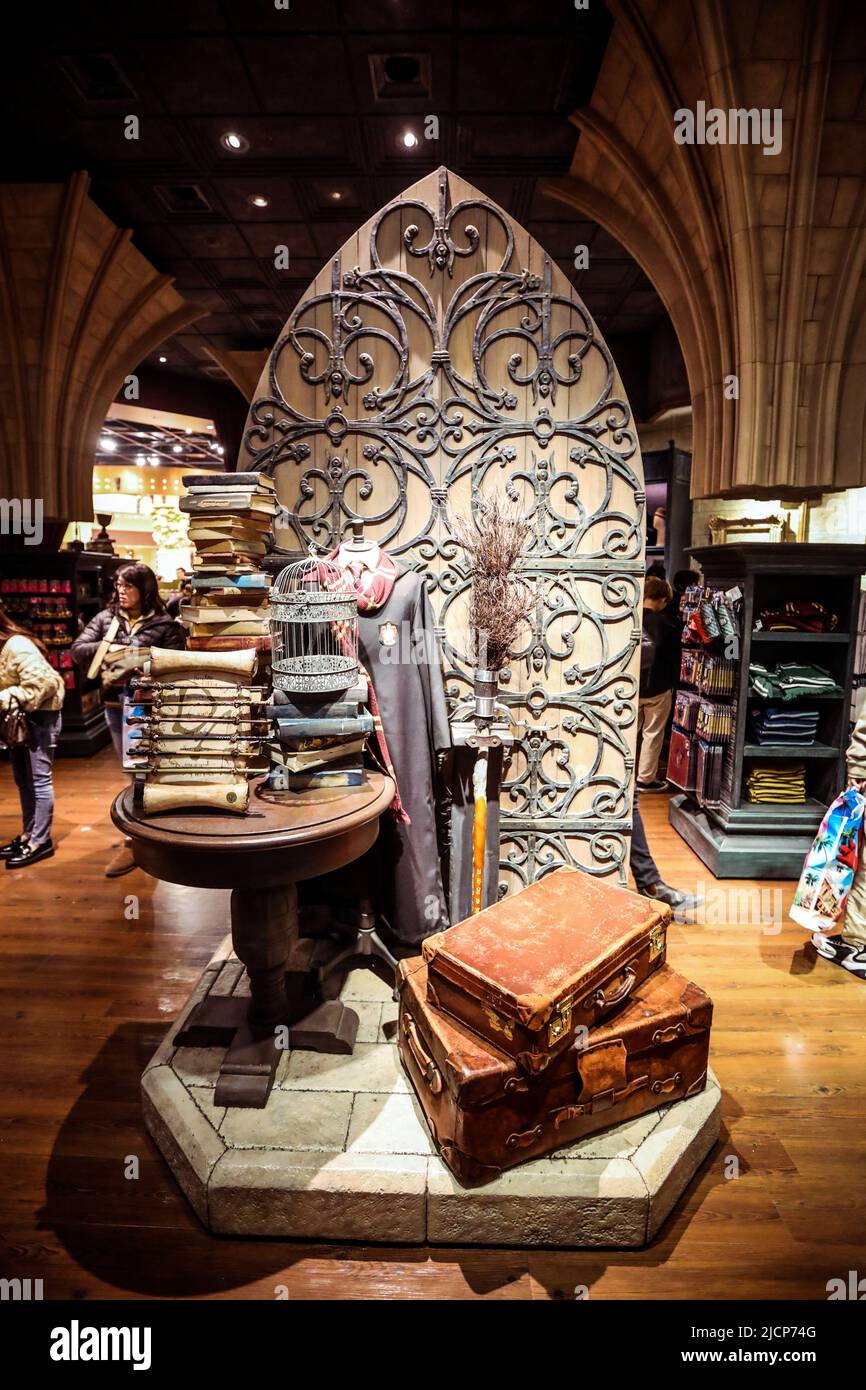 Wizard World Souvenirs and Gifts Shop in the Universal Studios Japan ...