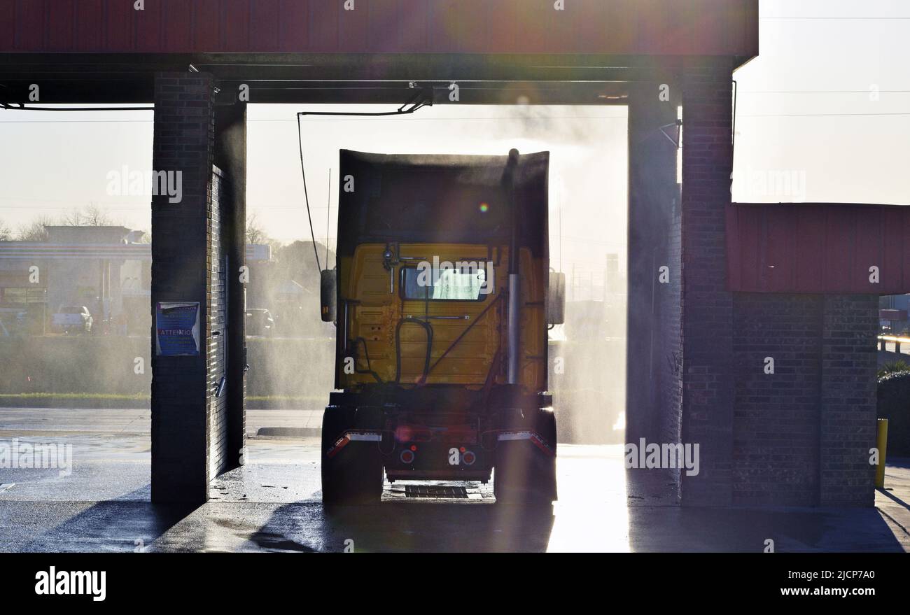 Man washing semi truck cab hi-res stock photography and images - Alamy