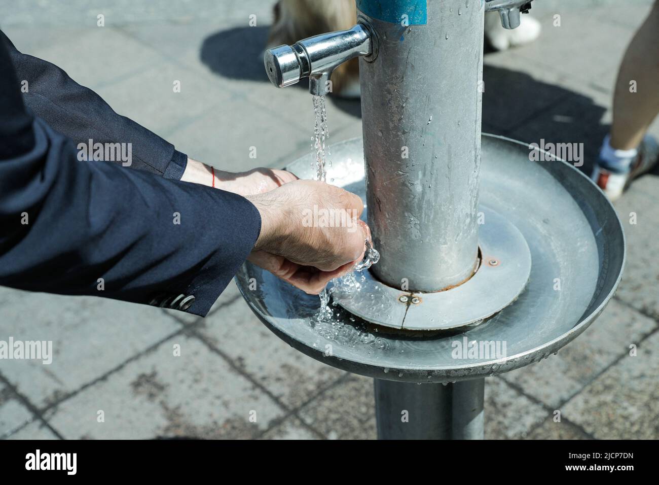 Illustration of a person washing their hands. This Wednesday, June 15 ...