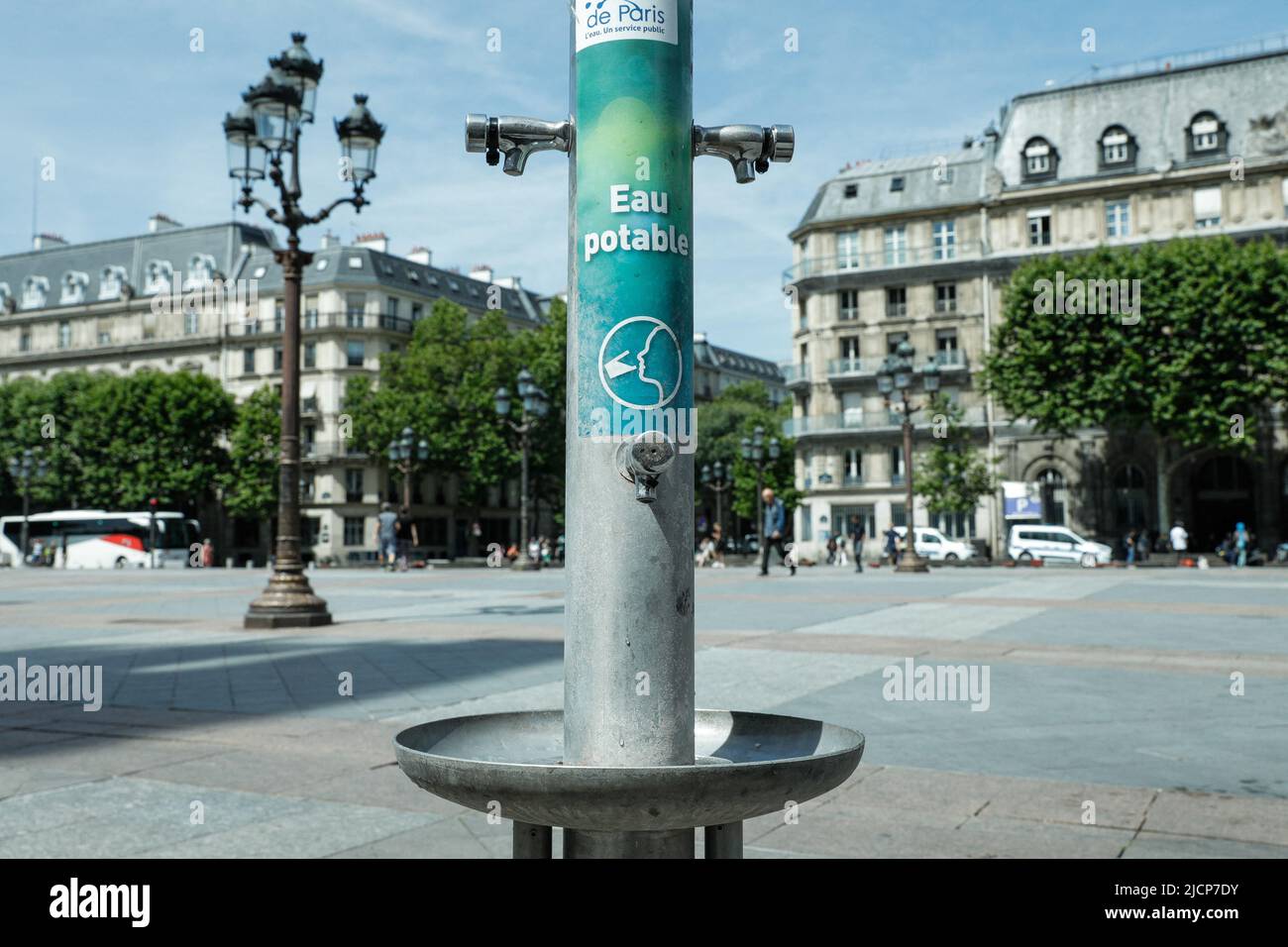 Illustration of Paris City Hall fountain. This Wednesday, June 15 will ...