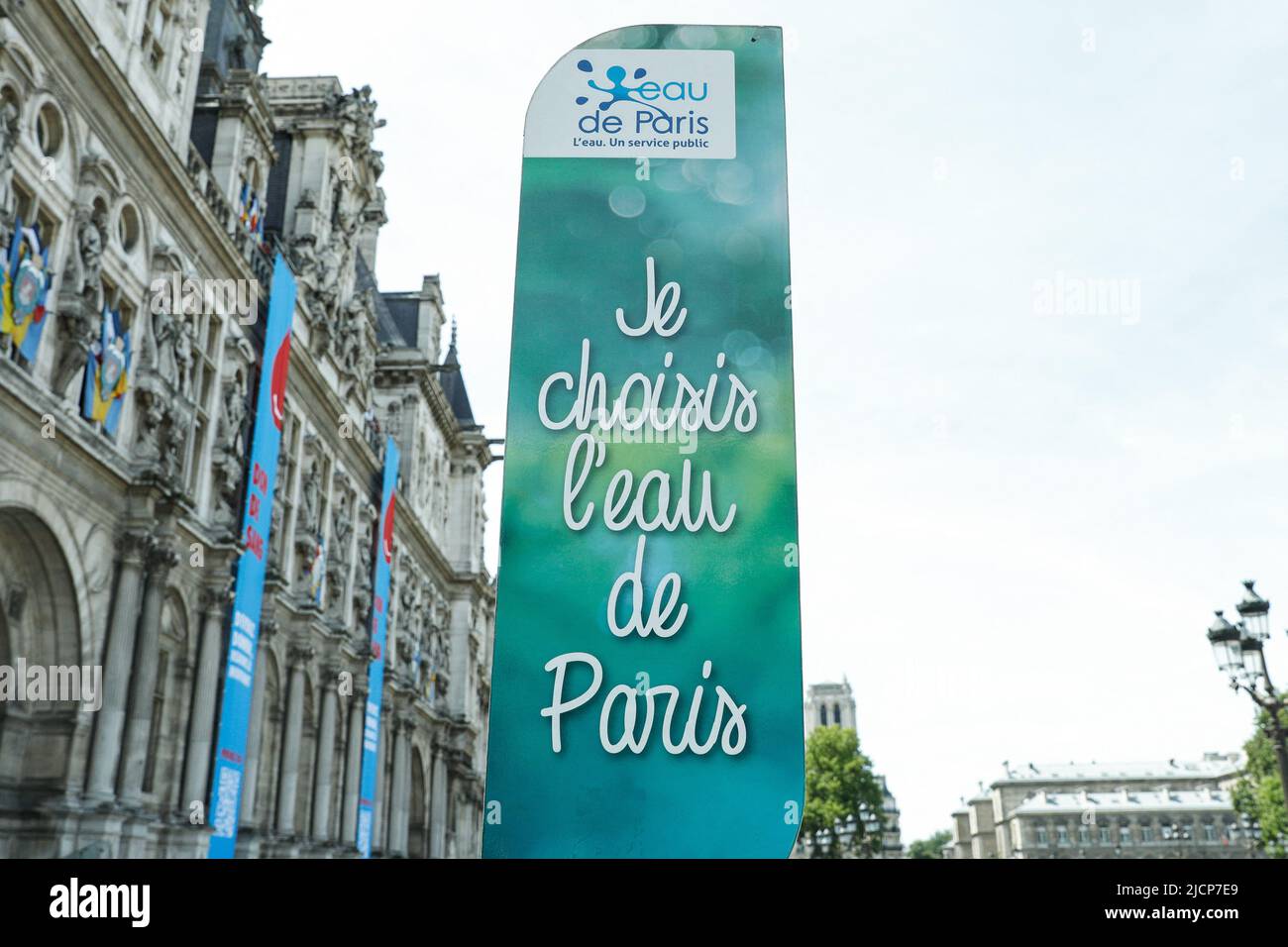 Illustration of Paris City Hall fountain. This Wednesday, June 15 will ...