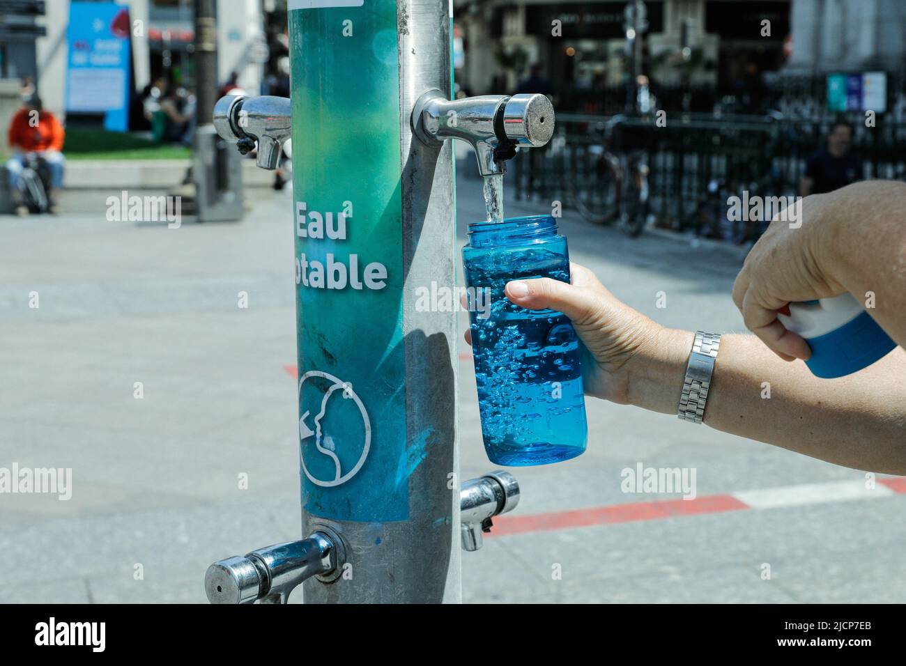 Illustration of a person filling their water bottle. This Wednesday ...