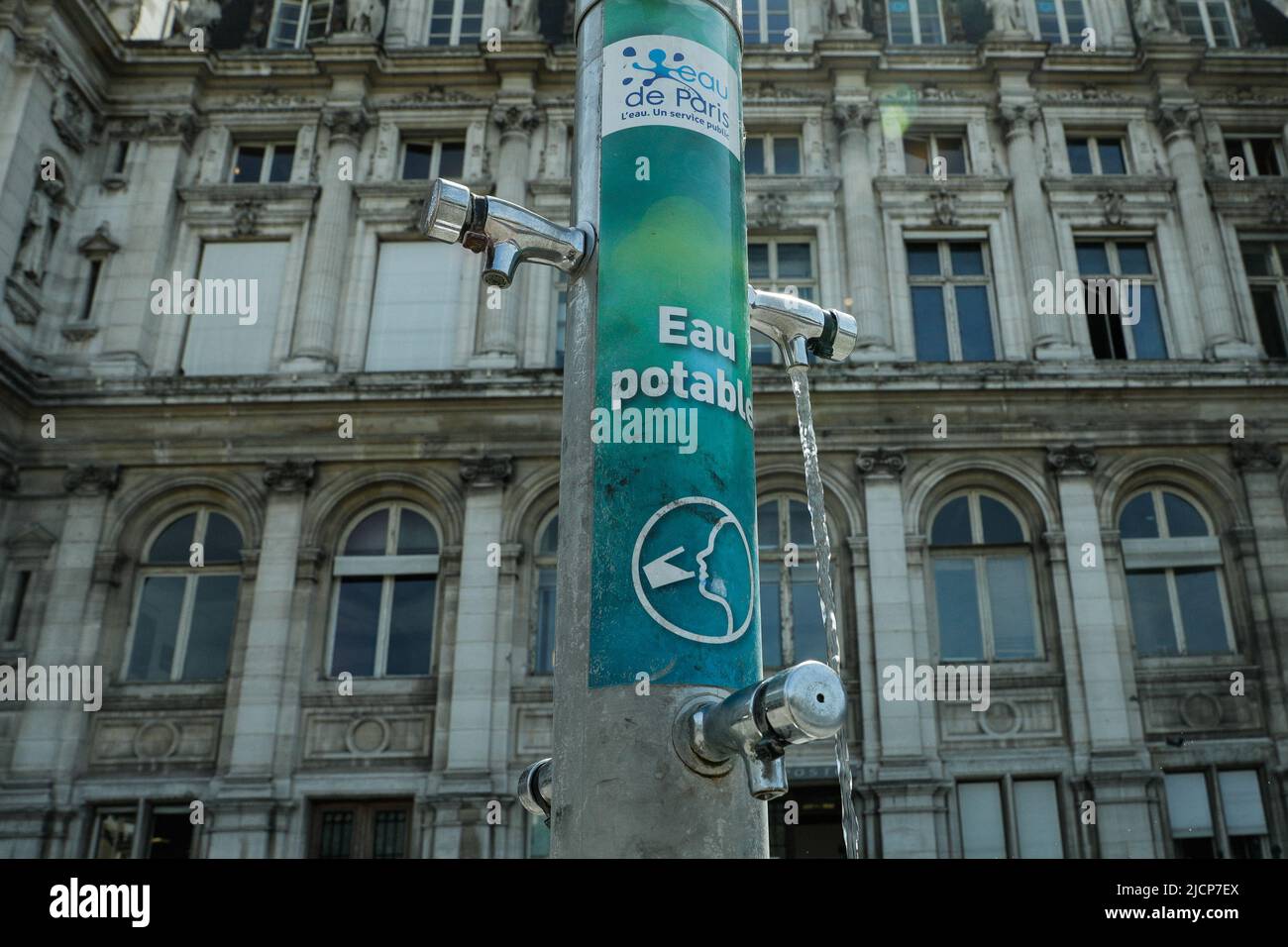 Illustration of Paris City Hall fountain. This Wednesday, June 15 will ...