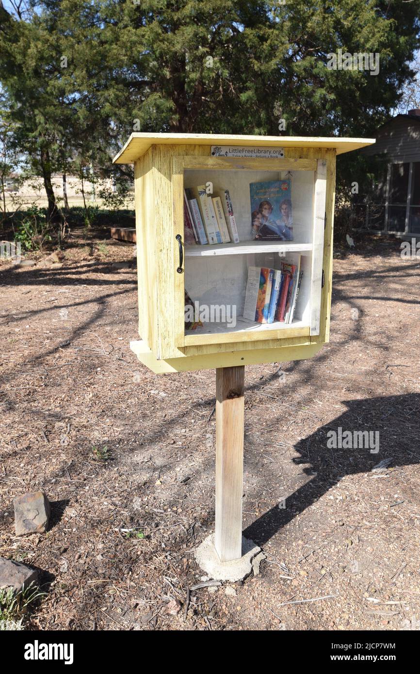 Little free library in a box hi-res stock photography and images - Alamy