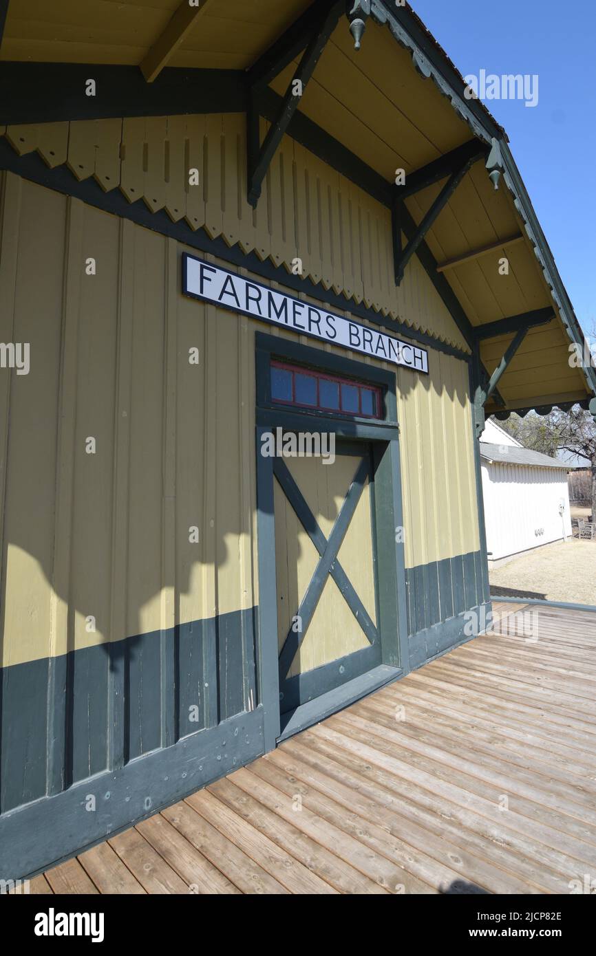 Farmers branch train station hi-res stock photography and images - Alamy