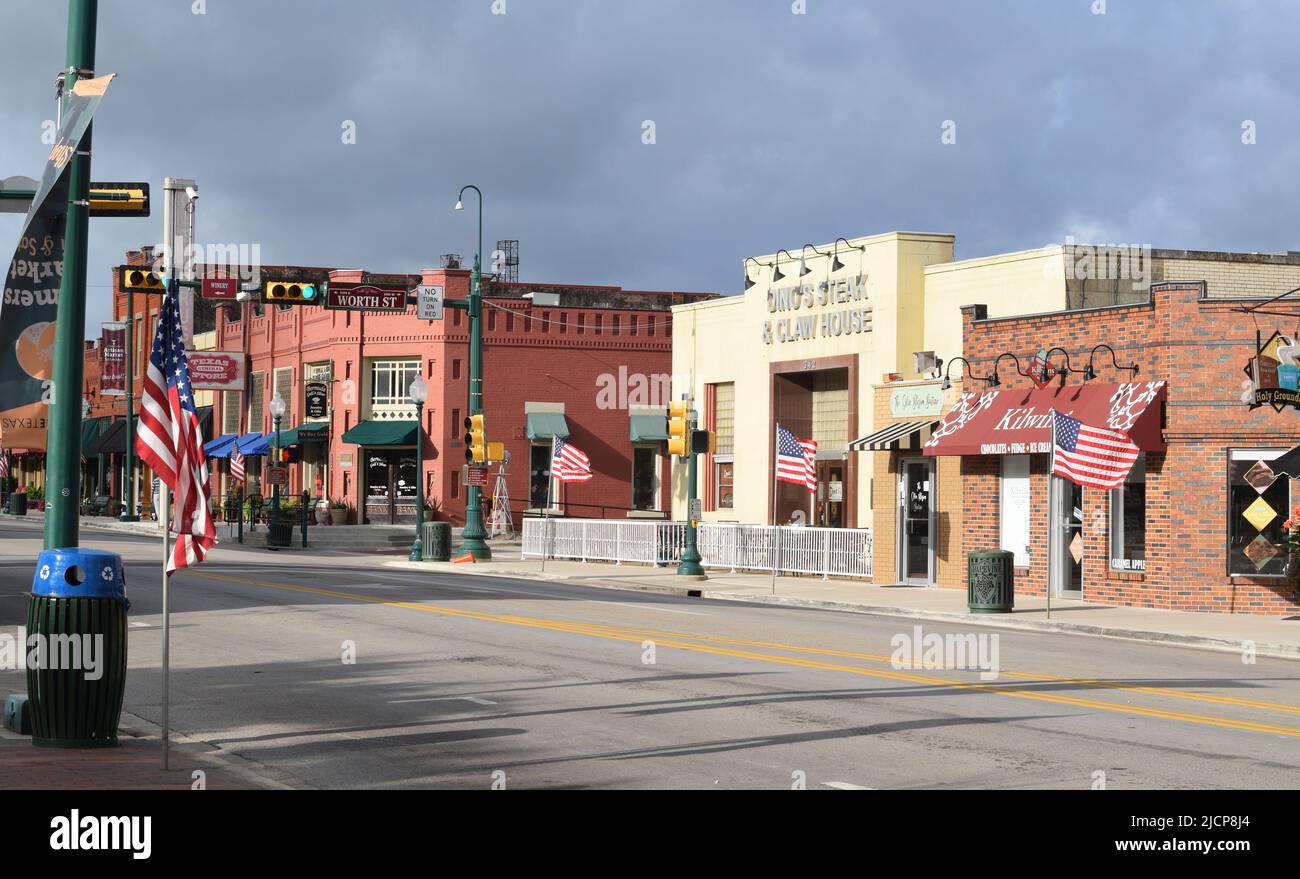American flags adorn Main Street in historical downtown Grapevine ...