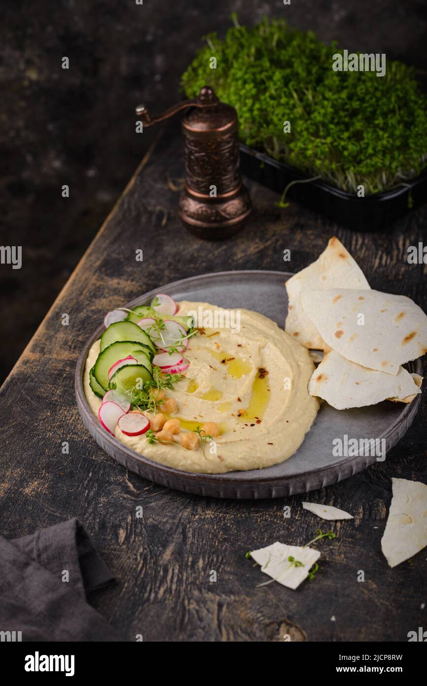 Hummus from chickpeas and pita bread Stock Photo - Alamy