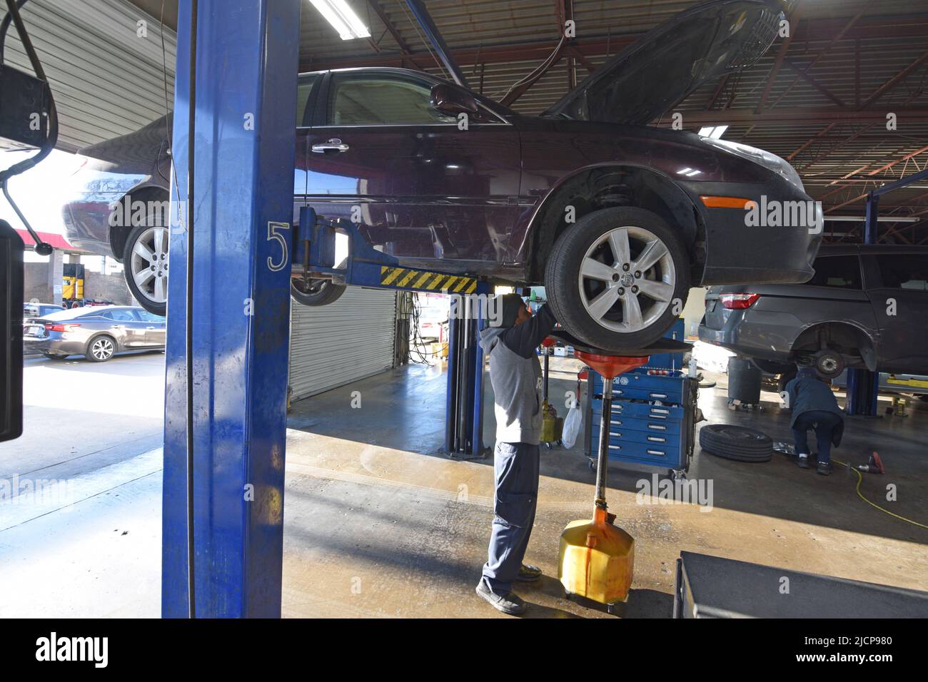 Foreign auto repair hi-res stock photography and images - Alamy