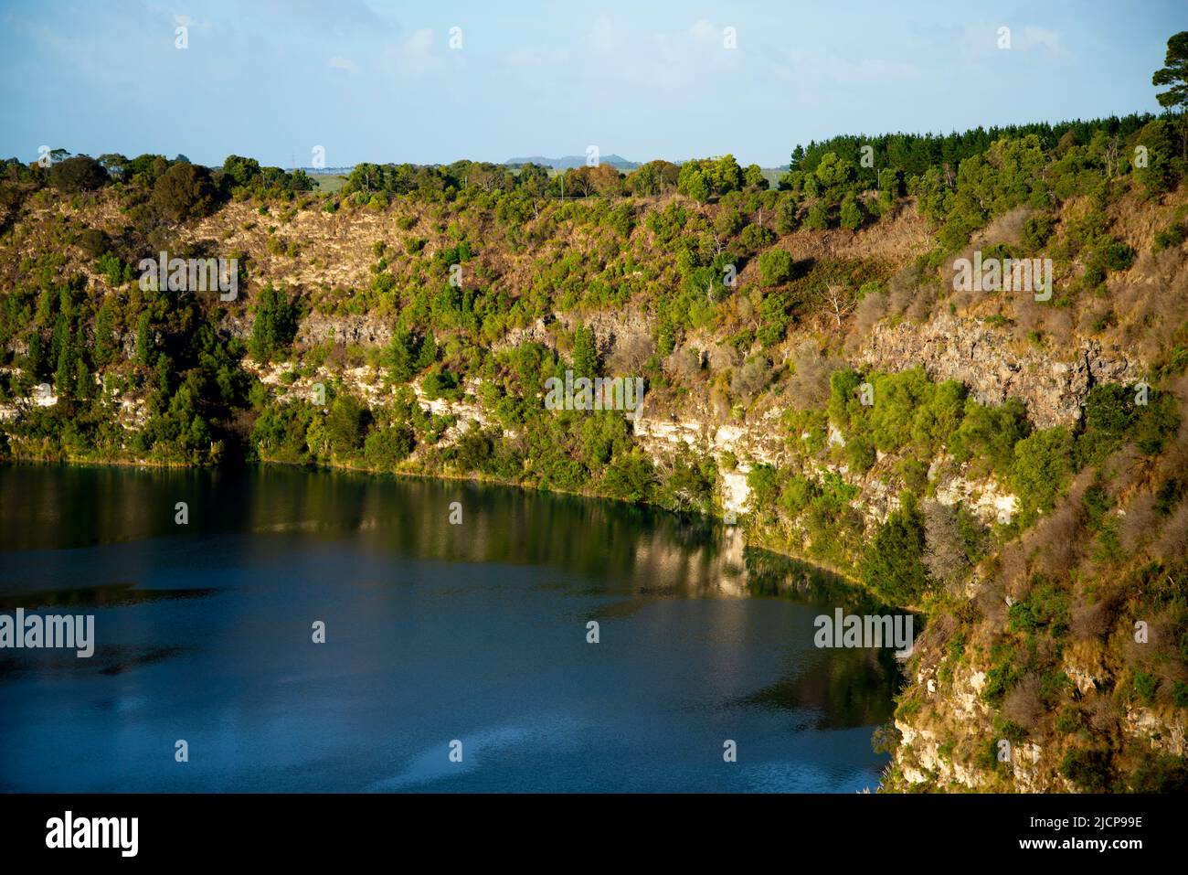 Blue lake australia hi-res stock photography and images - Alamy