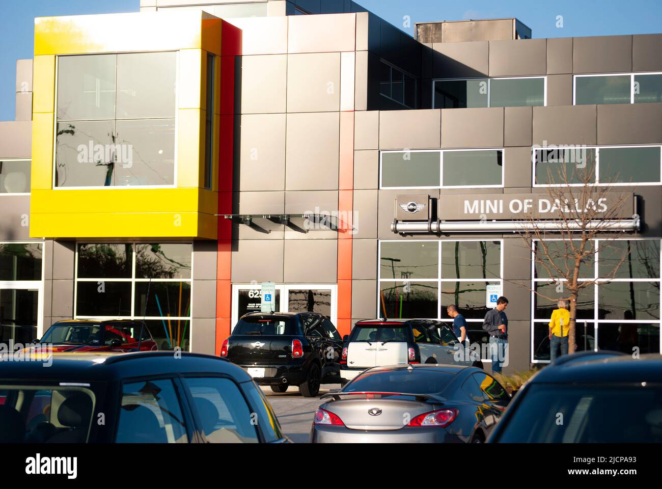 Mini cooper dealer hi-res stock photography and images - Alamy