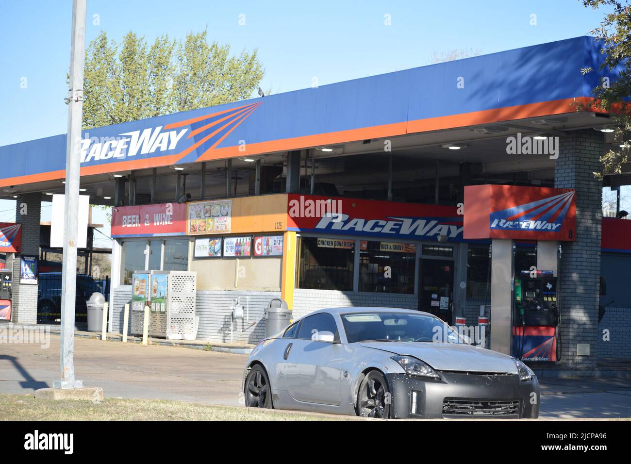 Car parked at a RaceWay gas station Stock Photo - Alamy