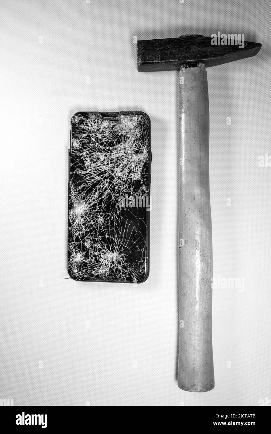 Cell phone smashed lcd Black and White Stock Photos & Images - Alamy