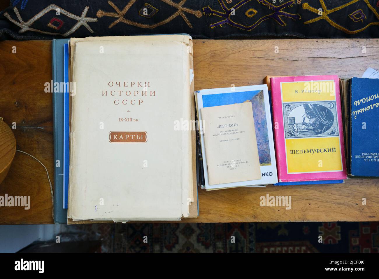 Soviet communist books hi-res stock photography and images - Alamy