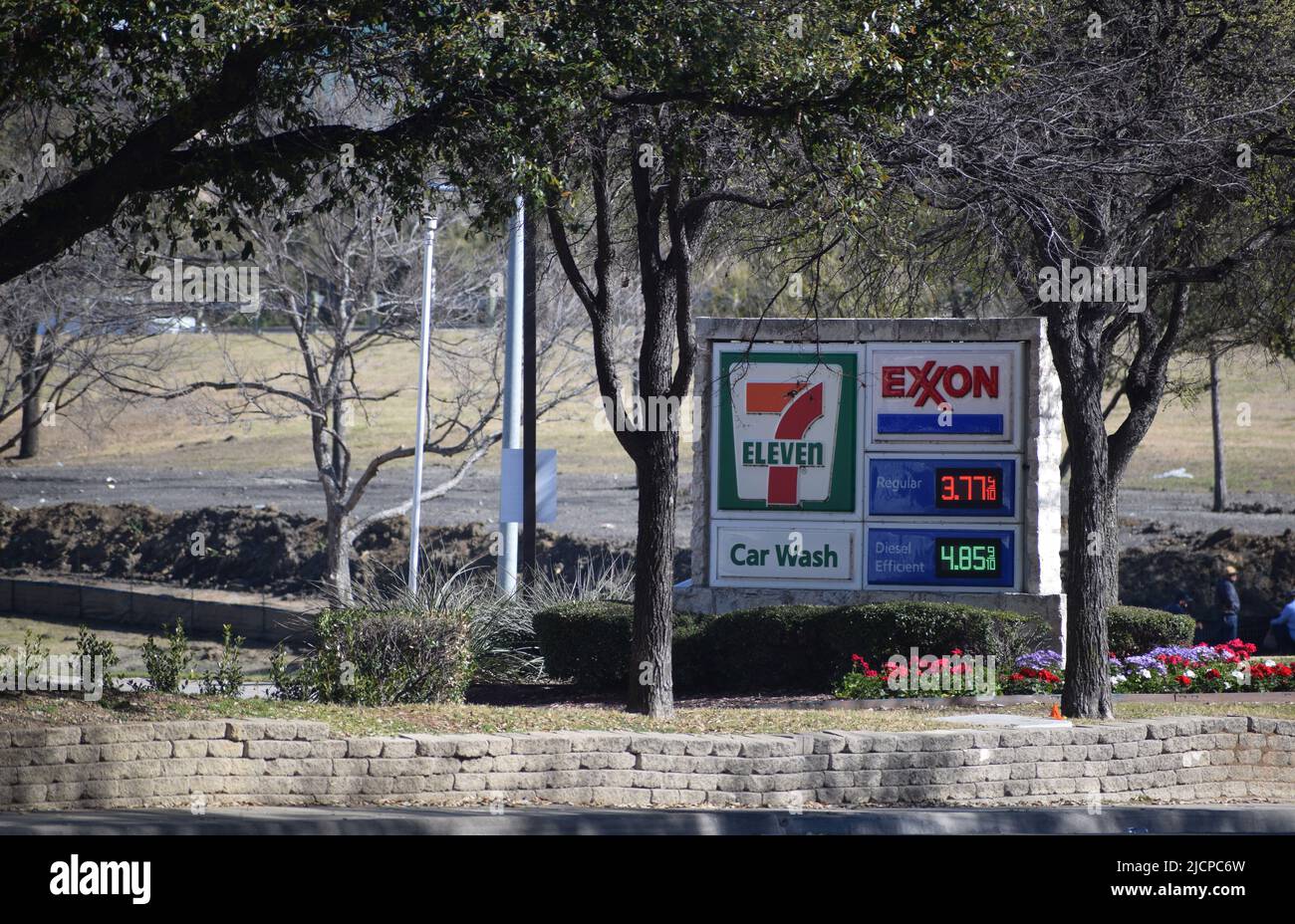 Sign advertising gas prices at a combined 7-11 / Exxon gas station ...