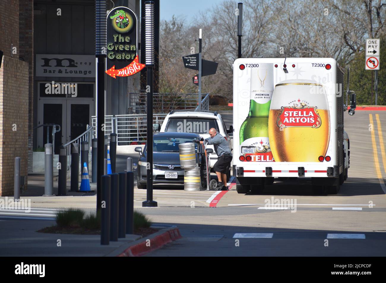 Beer delivery hi-res stock photography and images - Alamy