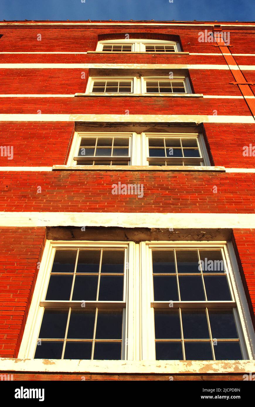 Red brick warehouse in an American city Stock Photo - Alamy