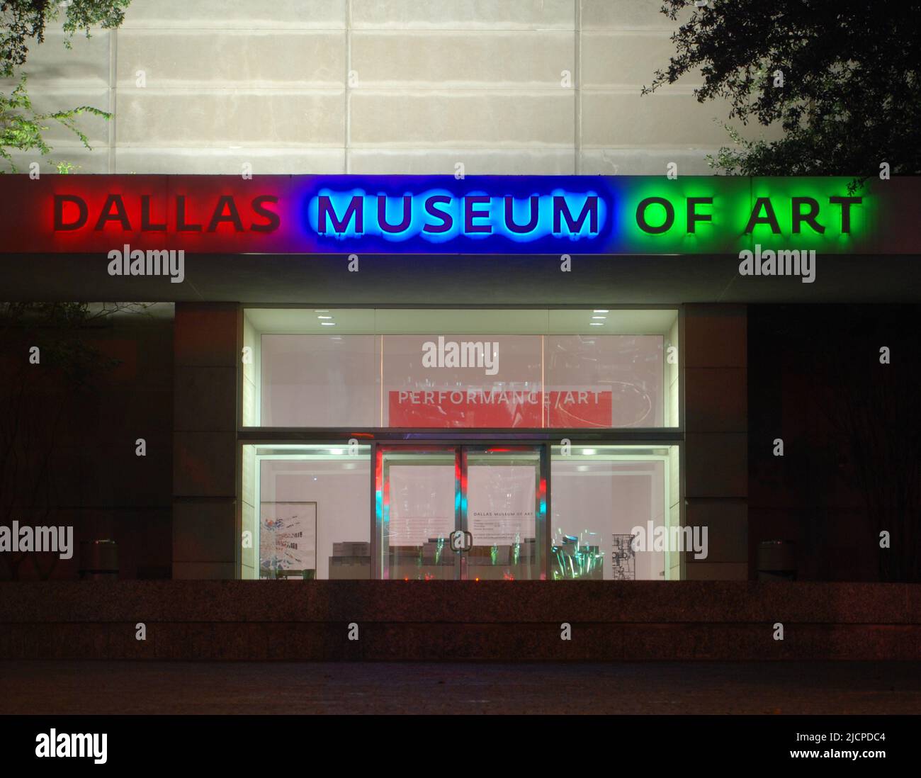 Dallas museum of art at night hi-res stock photography and images - Alamy