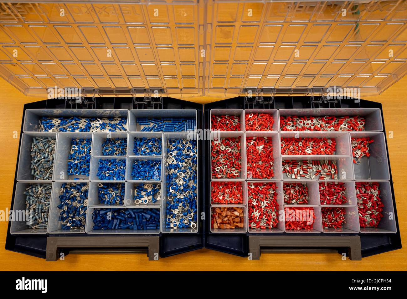 Electrical wire connectors hi-res stock photography and images - Alamy