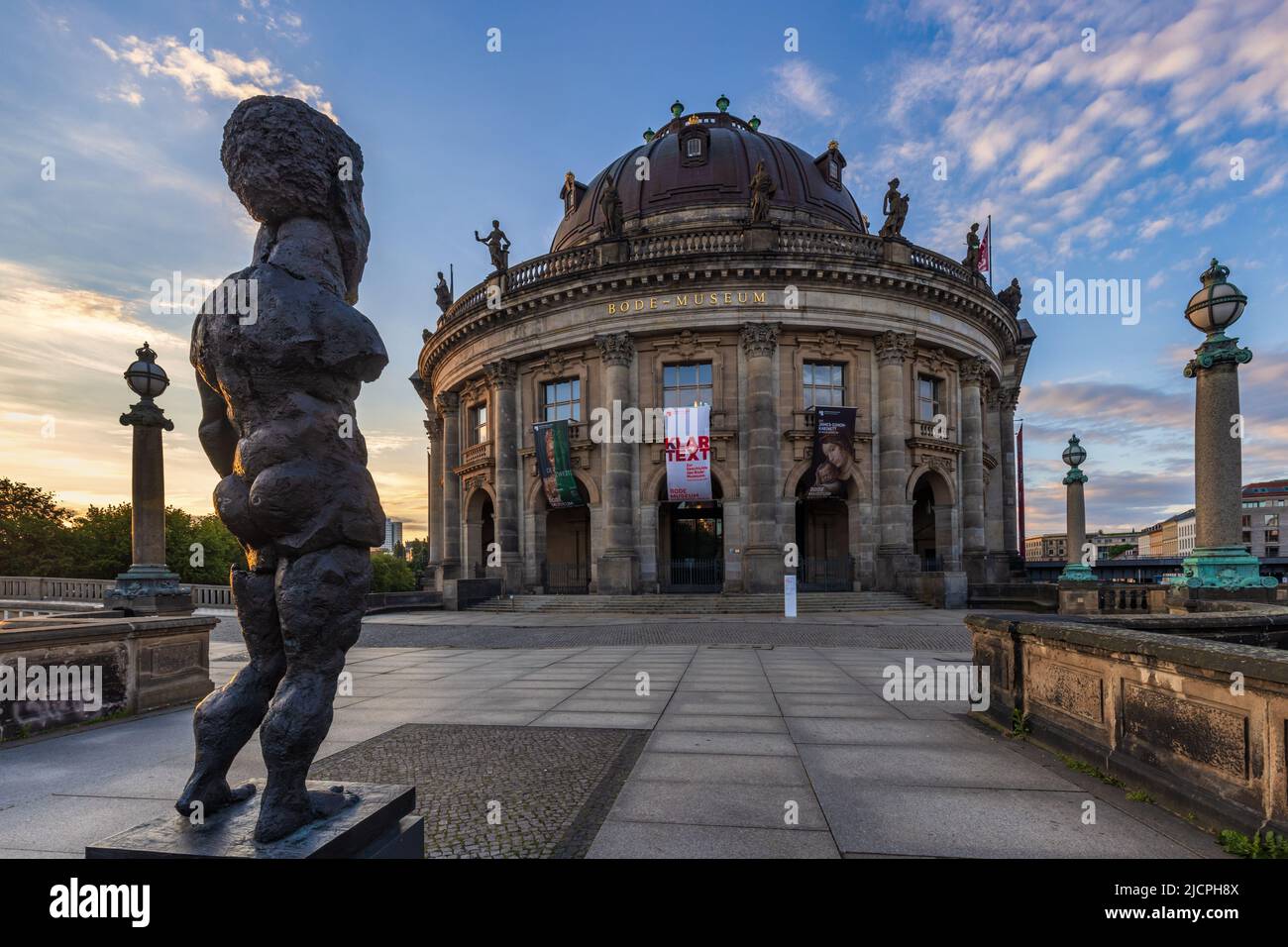 Famous landmarks statue sculpture hi-res stock photography and images - Alamy